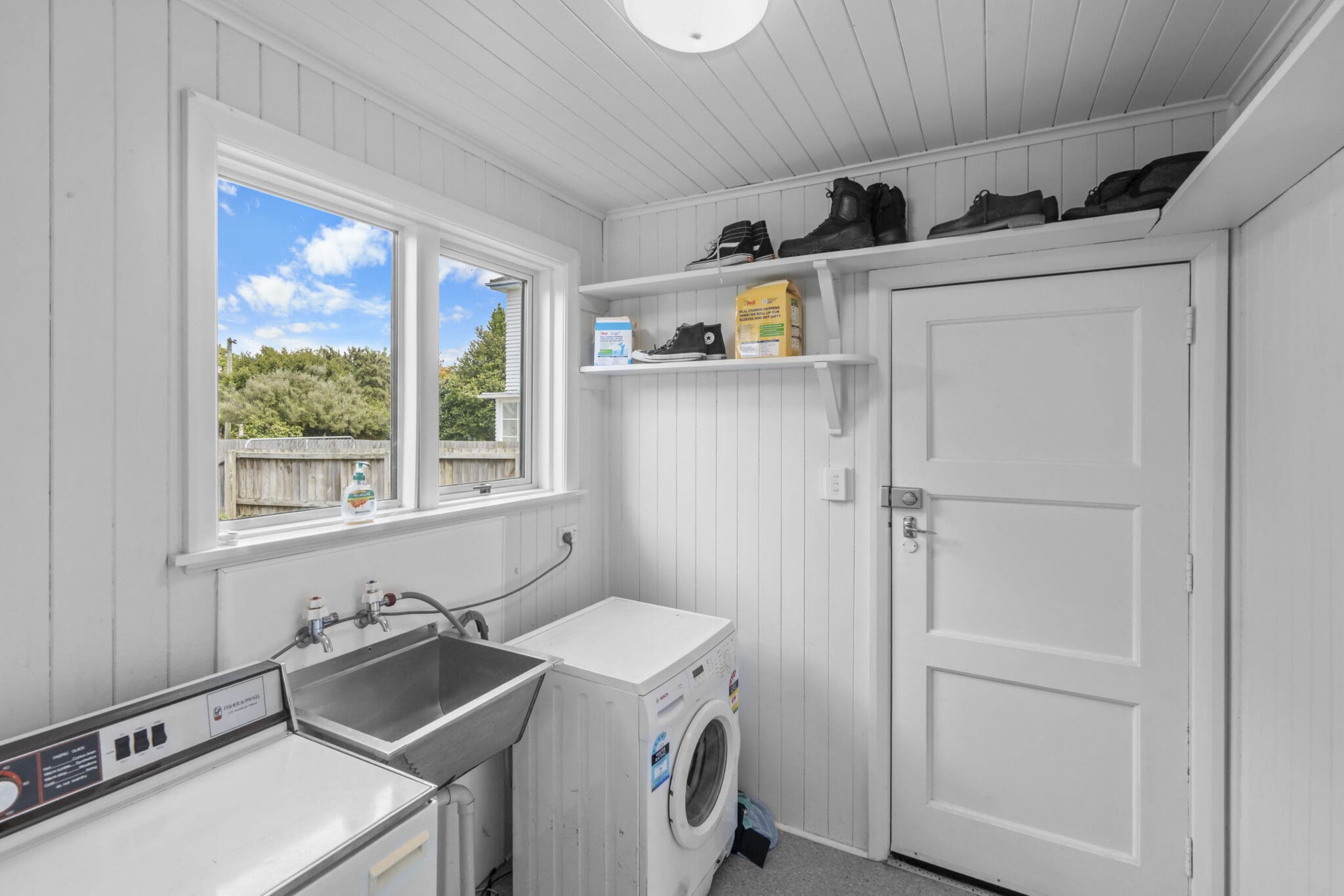 Large opportunity! 1604sqm in Town + 2 flats, Bryndwr | Braziers