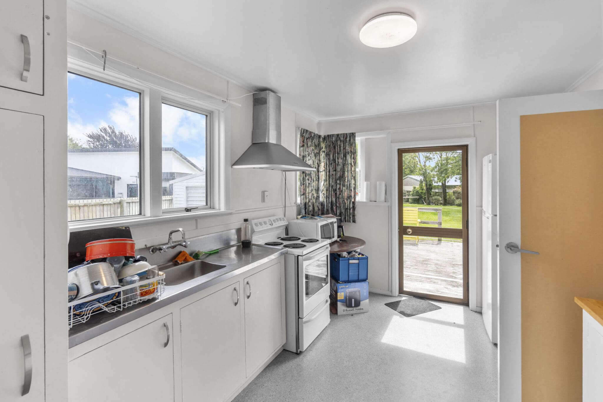 Large opportunity! 1604sqm in Town + 2 flats, Bryndwr | Braziers